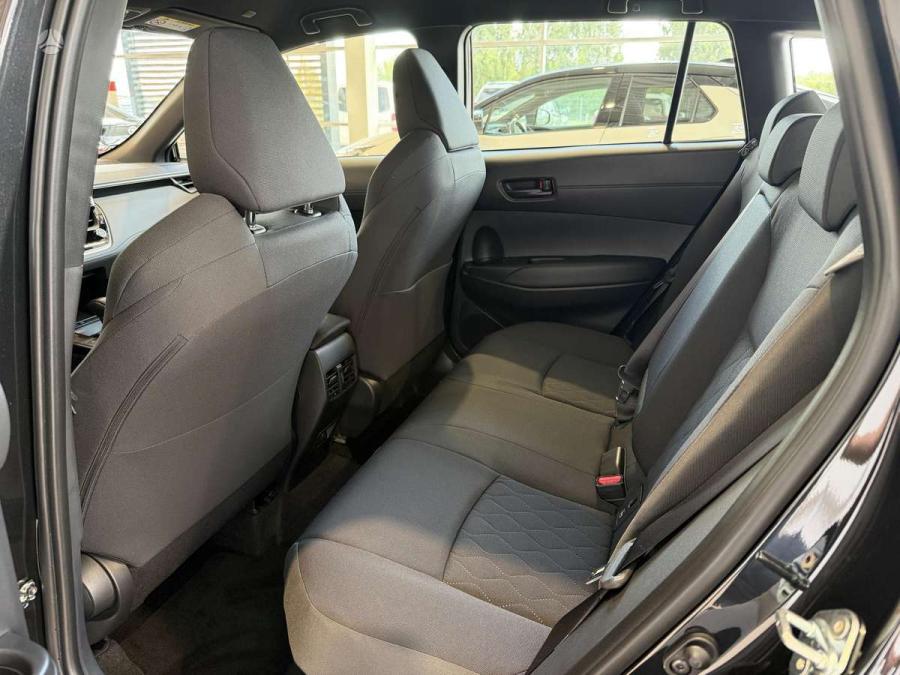 Melns Toyota Corolla Cross 2026 Panevēža, ar dzinēja tilpumu 1.80 L un nobraukumu 0 tūkst. km par 33490 €, foto 11 vietnē AUTOMOTO.COM.LV