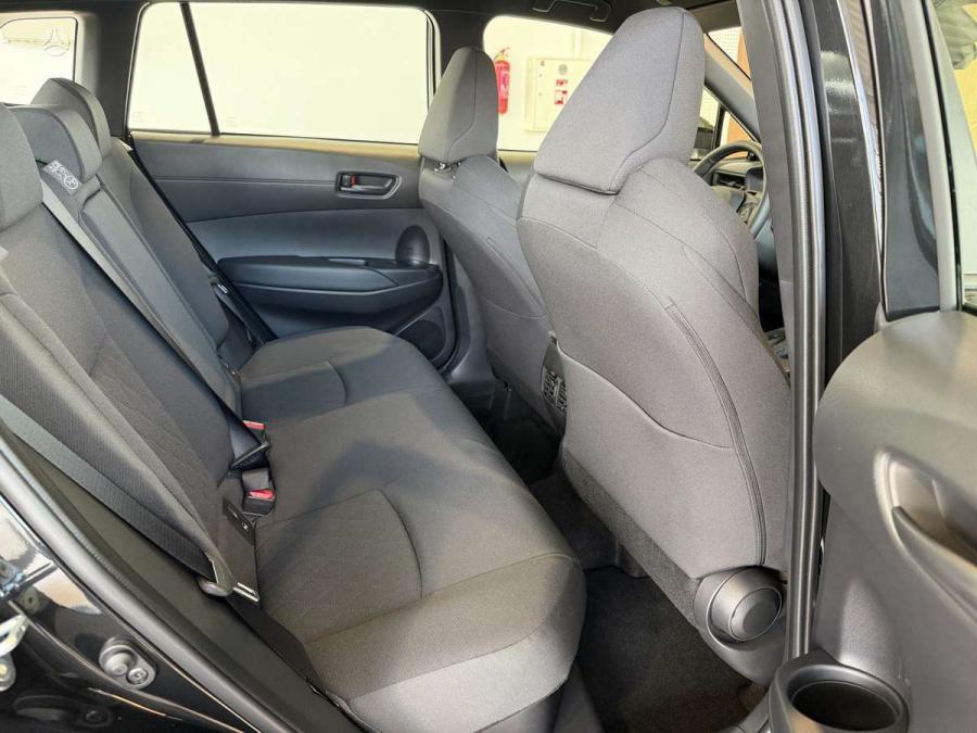 Melns Toyota Corolla Cross 2026 Panevēža, ar dzinēja tilpumu 1.80 L un nobraukumu 0 tūkst. km par 33490 €, foto 13 vietnē AUTOMOTO.COM.LV
