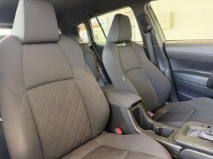Melns Toyota Corolla Cross 2026 Panevēža, ar dzinēja tilpumu 1.80 L un nobraukumu 0 tūkst. km par 33490 €, foto 15 vietnē AUTOMOTO.COM.LV