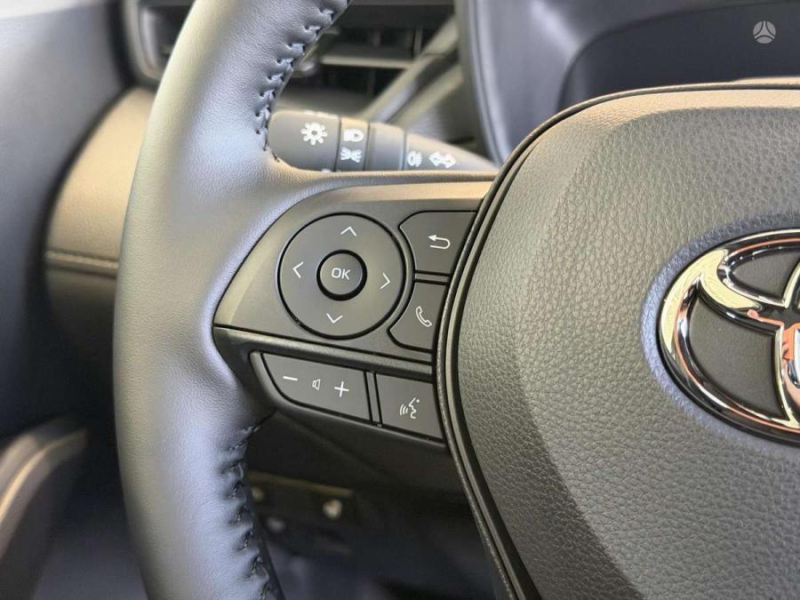Melns Toyota Corolla Cross 2026 Panevēža, ar dzinēja tilpumu 1.80 L un nobraukumu 0 tūkst. km par 33490 €, foto 18 vietnē AUTOMOTO.COM.LV