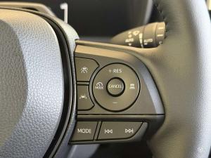 Melns Toyota Corolla Cross 2026 Panevēža, ar dzinēja tilpumu 1.80 L un nobraukumu 0 tūkst. km par 33490 €, foto 19 vietnē AUTOMOTO.COM.LV