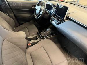 Black Toyota Corolla Cross 2026 in Jekabpils, with an engine capacity of 1.80 L and mileage of 25 thousand km for 32900 €, photo 9 on AUTOMOTO.COM.LV