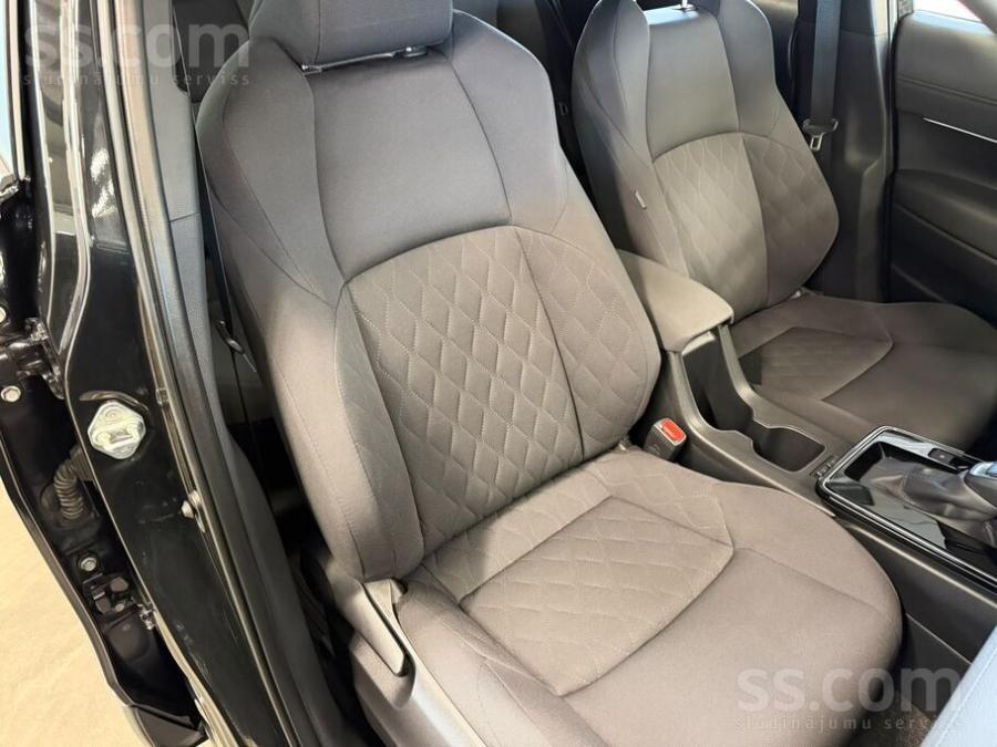 Black Toyota Corolla Cross 2026 in Jekabpils, with an engine capacity of 1.80 L and mileage of 25 thousand km for 32900 €, photo 10 on AUTOMOTO.COM.LV