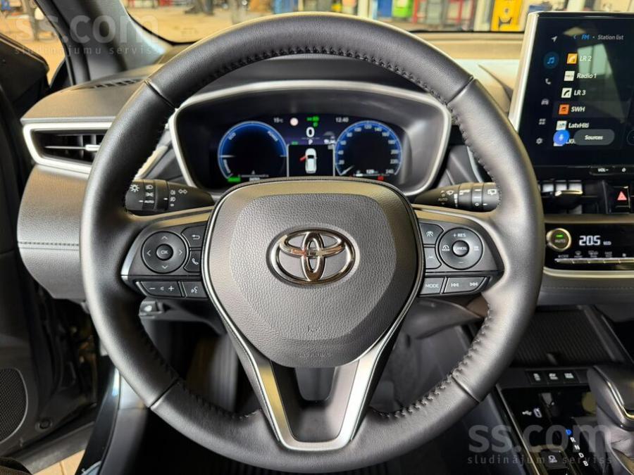 Black Toyota Corolla Cross 2026 in Jekabpils, with an engine capacity of 1.80 L and mileage of 25 thousand km for 32900 €, photo 14 on AUTOMOTO.COM.LV
