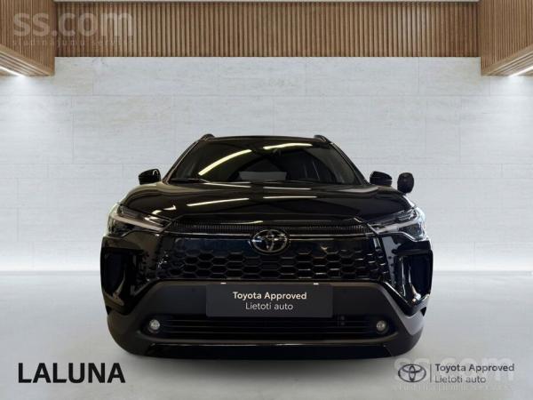 Тойота Corolla Cross 2026 в Екабпилс на AUTOMOTO.COM.LV Черный Тойота Corolla Cross 2026 в Екабпилс, объемом двигателя 1.80 л и пробегом 25 тыс. км за 32900 €, фото 6 на AUTOMOTO.COM.LV