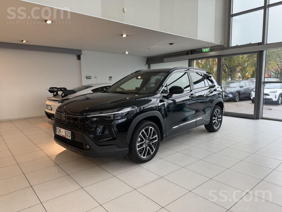 Black Toyota Corolla Cross 2026 in Riga, with an engine capacity of 1.80 L and mileage of 25 thousand km for 31500 €, photo 1 on AUTOMOTO.COM.LV