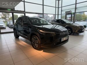 Black Toyota Corolla Cross 2026 in Riga, with an engine capacity of 1.80 L and mileage of 25 thousand km for 31500 €, photo 6 on AUTOMOTO.COM.LV