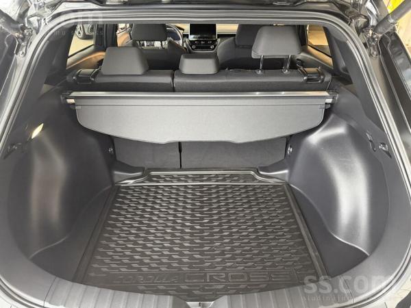 Black Toyota Corolla Cross 2026 in Riga, with an engine capacity of 1.80 L and mileage of 25 thousand km for 31500 €, photo 9 on AUTOMOTO.COM.LV