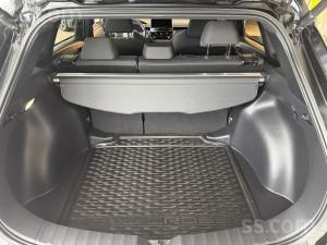 Black Toyota Corolla Cross 2026 in Riga, with an engine capacity of 1.80 L and mileage of 25 thousand km for 31500 €, photo 9 on AUTOMOTO.COM.LV