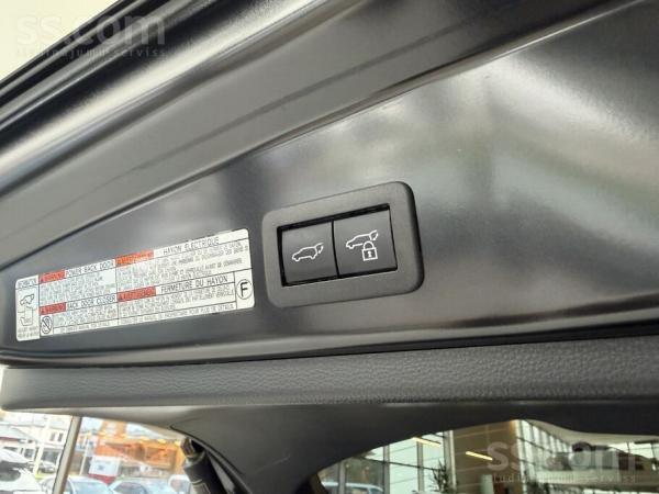 Black Toyota Corolla Cross 2026 in Riga, with an engine capacity of 1.80 L and mileage of 25 thousand km for 31500 €, photo 10 on AUTOMOTO.COM.LV