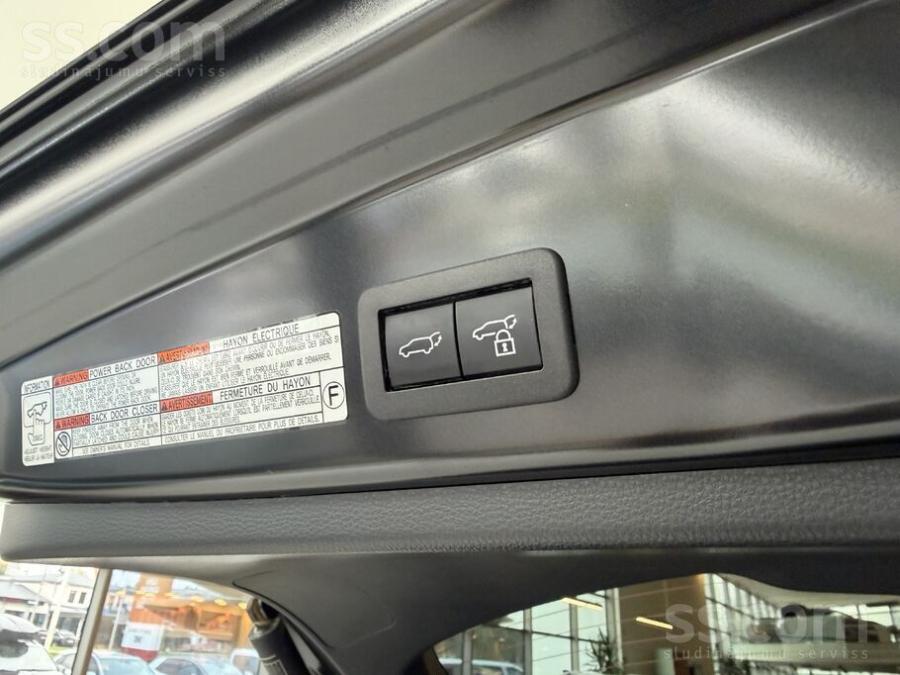 Black Toyota Corolla Cross 2026 in Riga, with an engine capacity of 1.80 L and mileage of 25 thousand km for 31500 €, photo 10 on AUTOMOTO.COM.LV