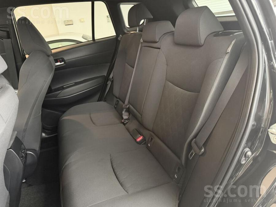 Black Toyota Corolla Cross 2026 in Riga, with an engine capacity of 1.80 L and mileage of 25 thousand km for 31500 €, photo 12 on AUTOMOTO.COM.LV