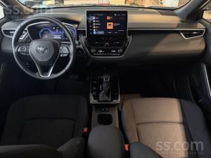 Black Toyota Corolla Cross 2026 in Riga, with an engine capacity of 1.80 L and mileage of 25 thousand km for 31500 €, photo 19 on AUTOMOTO.COM.LV