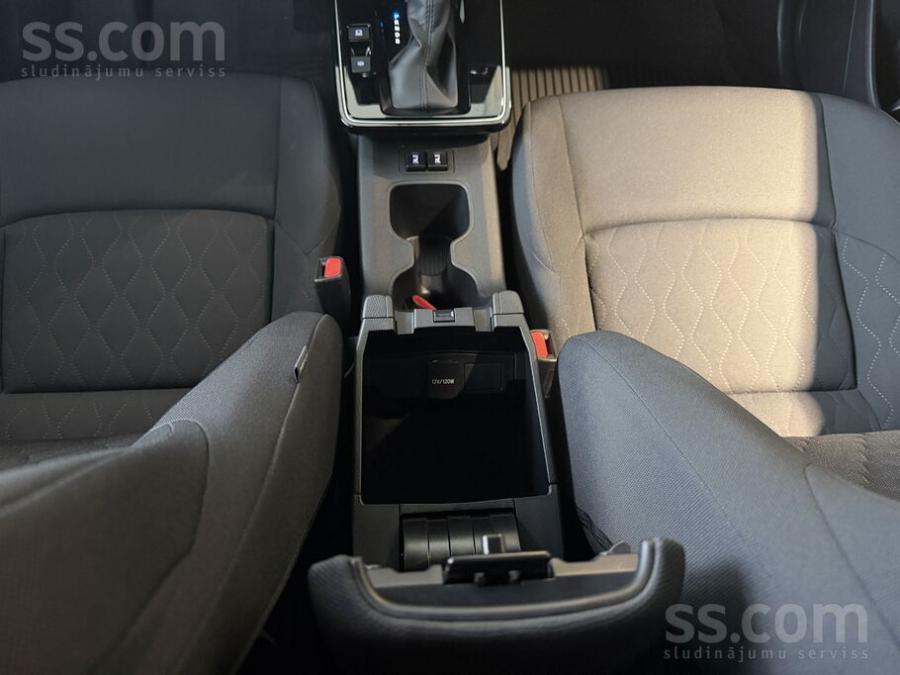 Black Toyota Corolla Cross 2026 in Riga, with an engine capacity of 1.80 L and mileage of 25 thousand km for 31500 €, photo 21 on AUTOMOTO.COM.LV