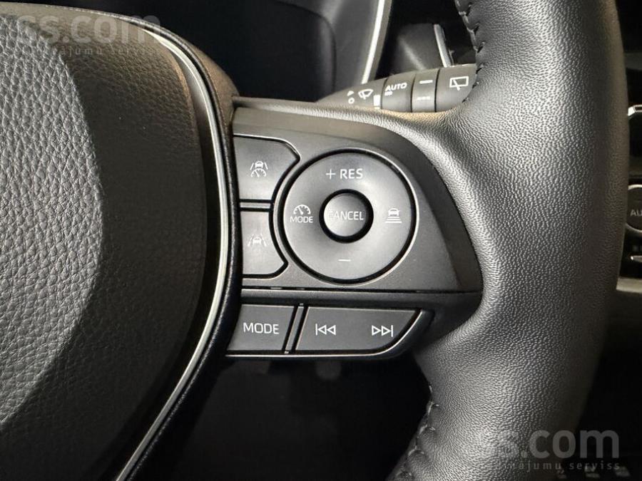 Black Toyota Corolla Cross 2026 in Riga, with an engine capacity of 1.80 L and mileage of 25 thousand km for 31500 €, photo 24 on AUTOMOTO.COM.LV