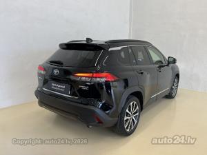 Черный Тойота Corolla Cross 2023 в Раквере, объемом двигателя 1.99 л и пробегом 44 тыс. км за 30990 €, фото 3 на AUTOMOTO.COM.LV