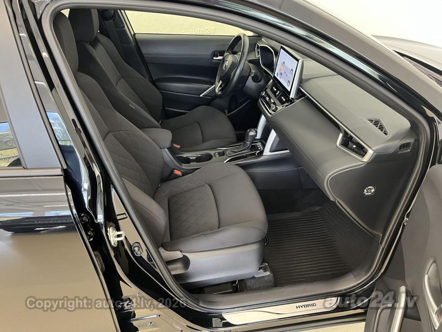 Черный Тойота Corolla Cross 2023 в Раквере, объемом двигателя 1.99 л и пробегом 44 тыс. км за 30990 €, фото 6 на AUTOMOTO.COM.LV
