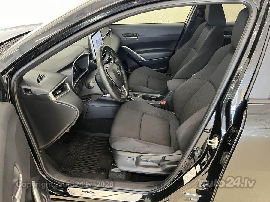 Черный Тойота Corolla Cross 2023 в Раквере, объемом двигателя 1.99 л и пробегом 44 тыс. км за 30990 €, фото 13 на AUTOMOTO.COM.LV