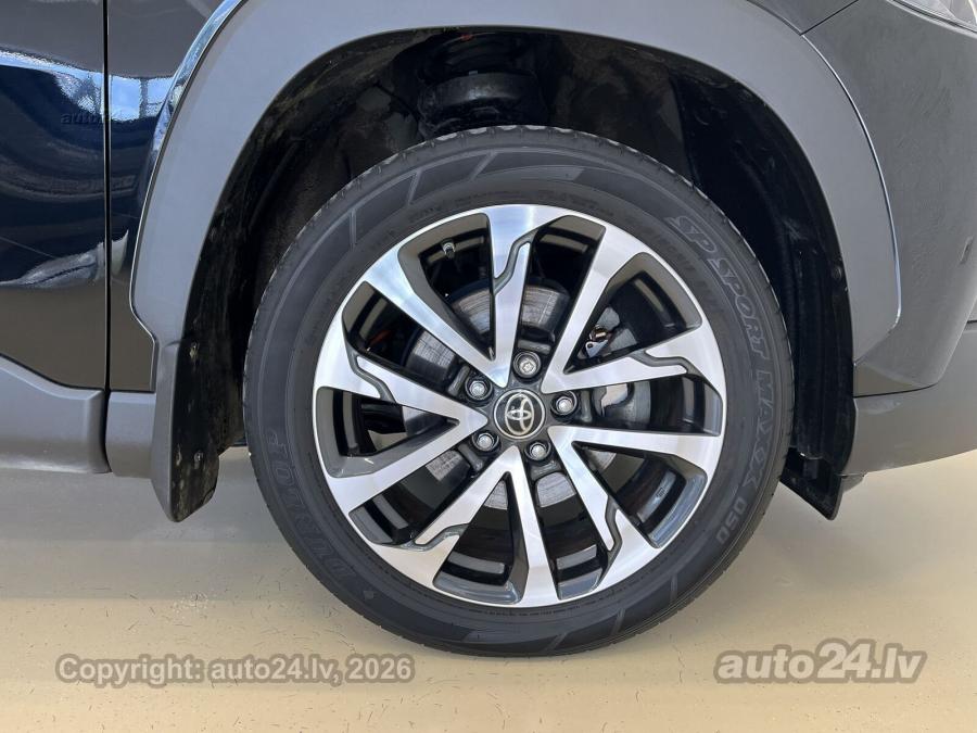 Черный Тойота Corolla Cross 2023 в Раквере, объемом двигателя 1.99 л и пробегом 44 тыс. км за 30990 €, фото 15 на AUTOMOTO.COM.LV