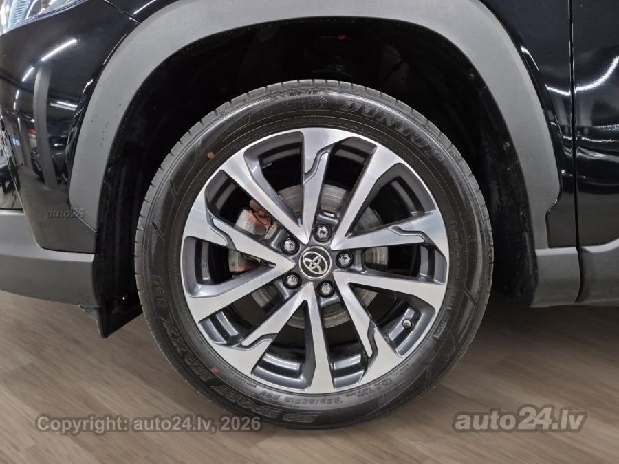 Черный Тойота Corolla Cross 2023 в Таллин, объемом двигателя 1.80 л и пробегом 40 тыс. км за 29490 €, фото 16 на AUTOMOTO.COM.LV