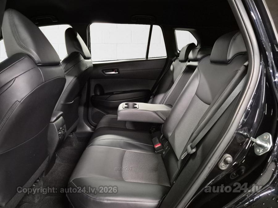 Черный Тойота Corolla Cross 2023 в Таллин, объемом двигателя 1.80 л и пробегом 40 тыс. км за 29490 €, фото 19 на AUTOMOTO.COM.LV