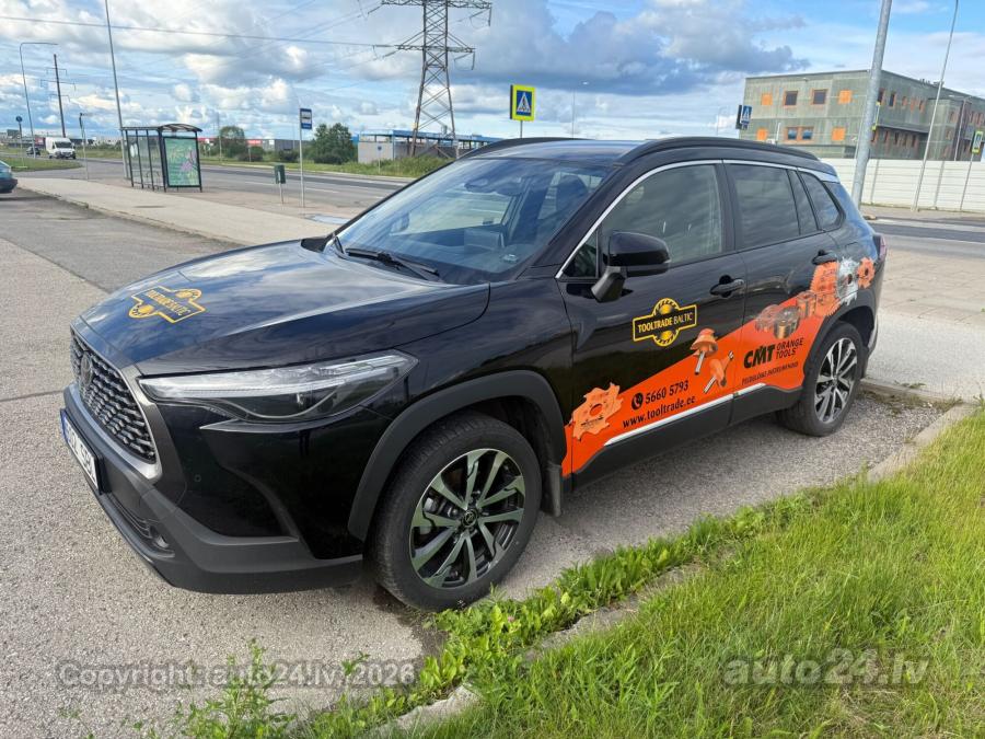 Black Toyota Corolla Cross 2024 in Tartu, with an engine capacity of 1.80 L and mileage of 61 thousand km for 29900 €, photo 1 on AUTOMOTO.COM.LV