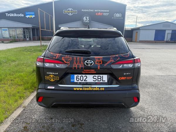 Black Toyota Corolla Cross 2024 in Tartu, with an engine capacity of 1.80 L and mileage of 61 thousand km for 29900 €, photo 4 on AUTOMOTO.COM.LV
