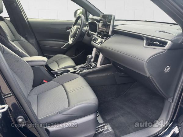 Melns Toyota Corolla Cross 2024 Paide, ar dzinēja tilpumu 1.80 L un nobraukumu 61 tūkst. km par 30990 €, foto 6 vietnē AUTOMOTO.COM.LV