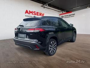 Черный Тойота Corolla Cross 2024 в Пайде, объемом двигателя 1.80 л и пробегом 61 тыс. км за 30990 €, фото 3 на AUTOMOTO.COM.LV