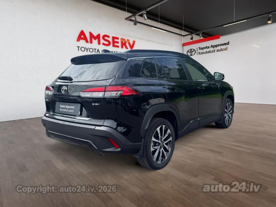 Черный Тойота Corolla Cross 2024 в Пайде, объемом двигателя 1.80 л и пробегом 61 тыс. км за 30990 €, фото 3 на AUTOMOTO.COM.LV
