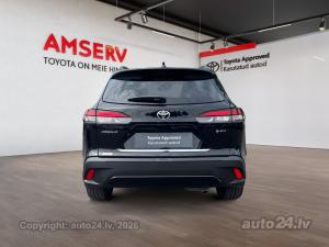 Черный Тойота Corolla Cross 2024 в Пайде, объемом двигателя 1.80 л и пробегом 61 тыс. км за 30990 €, фото 5 на AUTOMOTO.COM.LV