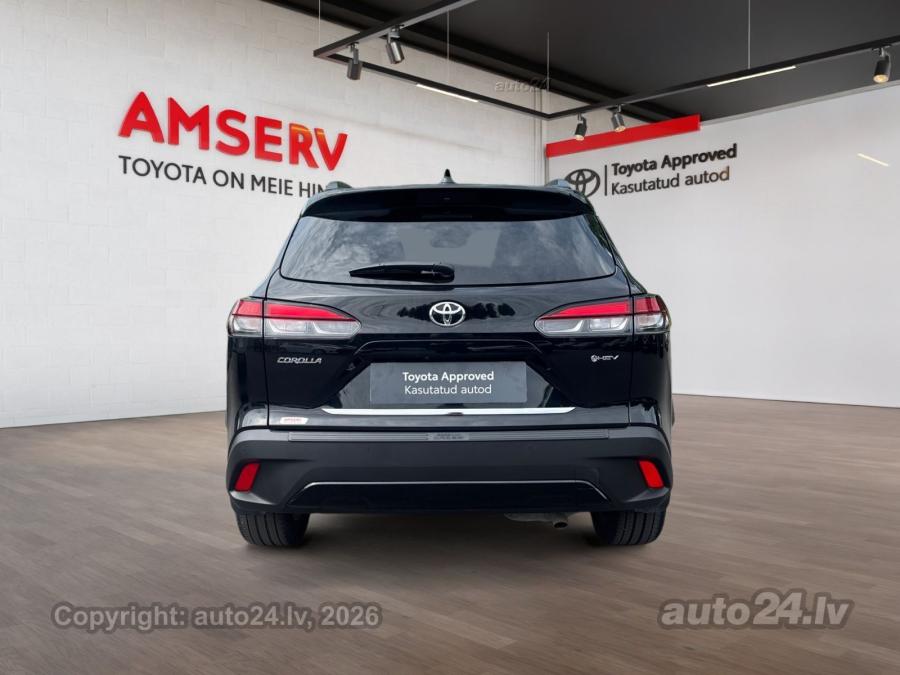 Черный Тойота Corolla Cross 2024 в Пайде, объемом двигателя 1.80 л и пробегом 61 тыс. км за 30990 €, фото 5 на AUTOMOTO.COM.LV