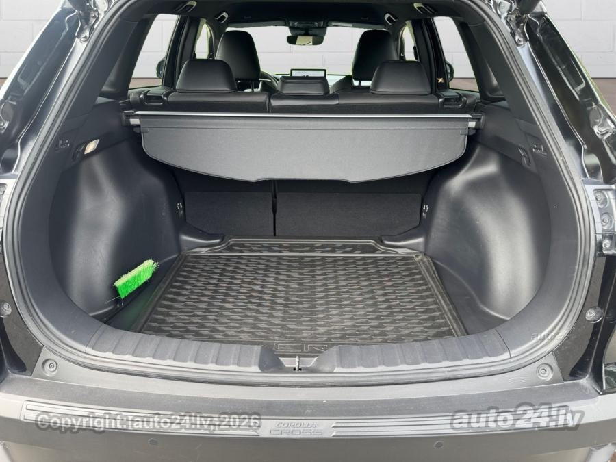Черный Тойота Corolla Cross 2024 в Пайде, объемом двигателя 1.80 л и пробегом 61 тыс. км за 30990 €, фото 11 на AUTOMOTO.COM.LV