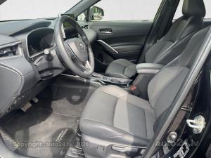 Черный Тойота Corolla Cross 2024 в Пайде, объемом двигателя 1.80 л и пробегом 61 тыс. км за 30990 €, фото 12 на AUTOMOTO.COM.LV