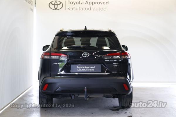 Черный Тойота Corolla Cross 2024 в Таллин, объемом двигателя 1.99 л и пробегом 45 тыс. км за 34900 €, фото 4 на AUTOMOTO.COM.LV