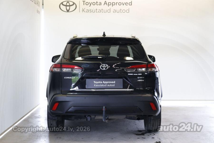 Black Toyota Corolla Cross 2024 in Tallinn, with an engine capacity of 1.99 L and mileage of 45 thousand km for 34900 €, photo 5 on AUTOMOTO.COM.LV