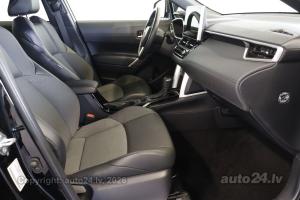 Black Toyota Corolla Cross 2024 in Tallinn, with an engine capacity of 1.99 L and mileage of 45 thousand km for 34900 €, photo 7 on AUTOMOTO.COM.LV