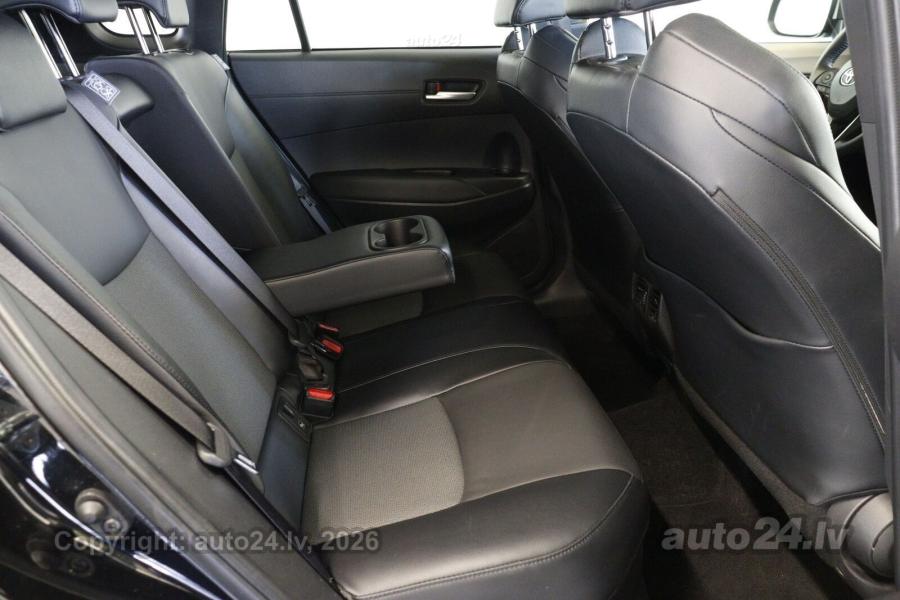 Black Toyota Corolla Cross 2024 in Tallinn, with an engine capacity of 1.99 L and mileage of 45 thousand km for 34900 €, photo 8 on AUTOMOTO.COM.LV