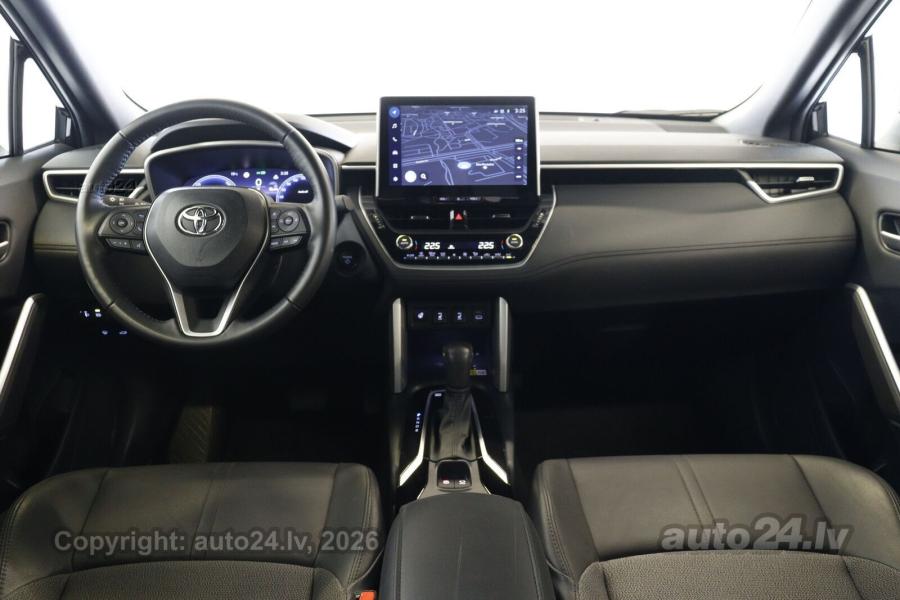 Black Toyota Corolla Cross 2024 in Tallinn, with an engine capacity of 1.99 L and mileage of 45 thousand km for 34900 €, photo 9 on AUTOMOTO.COM.LV