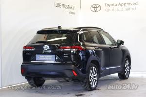 Melns Toyota Corolla Cross 2024 Tallina, ar dzinēja tilpumu 1.99 L un nobraukumu 56 tūkst. km par 33700 €, foto 3 vietnē AUTOMOTO.COM.LV