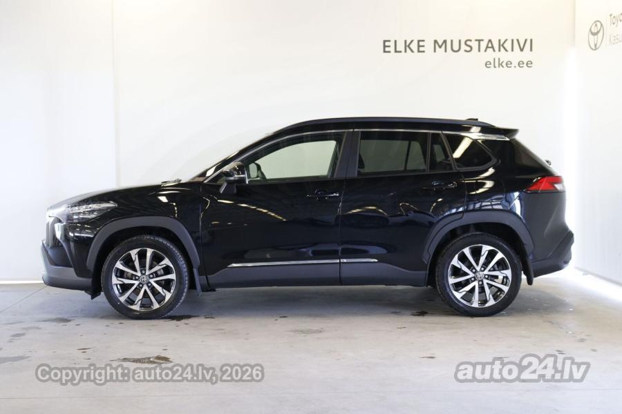 Melns Toyota Corolla Cross 2024 Tallina, ar dzinēja tilpumu 1.99 L un nobraukumu 56 tūkst. km par 33700 €, foto 4 vietnē AUTOMOTO.COM.LV