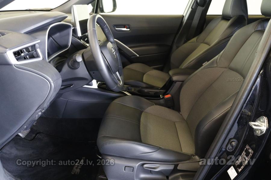 Melns Toyota Corolla Cross 2024 Tallina, ar dzinēja tilpumu 1.99 L un nobraukumu 56 tūkst. km par 33700 €, foto 12 vietnē AUTOMOTO.COM.LV