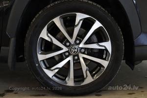 Melns Toyota Corolla Cross 2024 Tallina, ar dzinēja tilpumu 1.99 L un nobraukumu 56 tūkst. km par 33700 €, foto 16 vietnē AUTOMOTO.COM.LV
