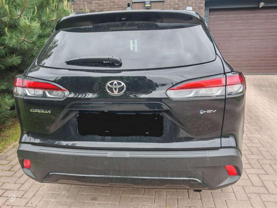 Черный Тойота Corolla Cross 2024 в Вильнюс, объемом двигателя 1.99 л и пробегом 20 тыс. км за 33000 €, фото 4 на AUTOMOTO.COM.LV