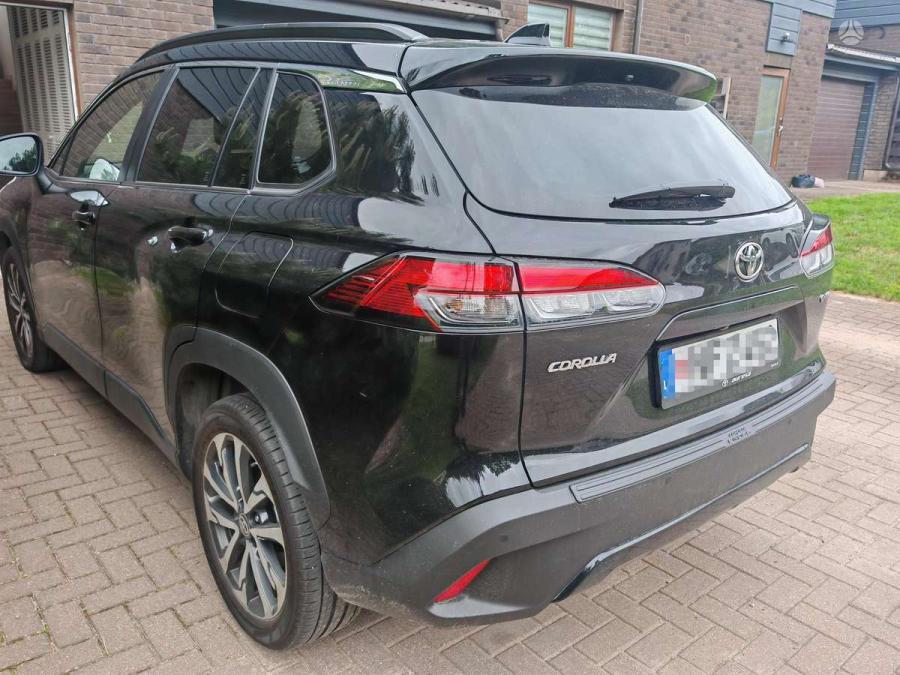 Черный Тойота Corolla Cross 2024 в Вильнюс, объемом двигателя 1.99 л и пробегом 20 тыс. км за 33000 €, фото 5 на AUTOMOTO.COM.LV