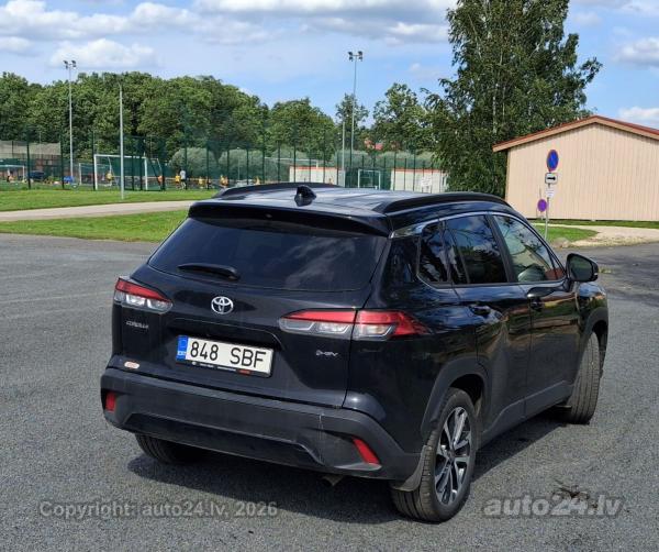 Melns Toyota Corolla Cross 2025 Tallina, ar dzinēja tilpumu 2.00 L un nobraukumu 31 tūkst. km par 32900 €, foto 6 vietnē AUTOMOTO.COM.LV