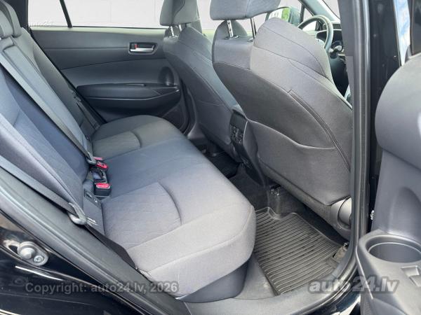 Melns Toyota Corolla Cross 2025 Paide, ar dzinēja tilpumu 2.00 L un nobraukumu 31 tūkst. km par 32790 €, foto 7 vietnē AUTOMOTO.COM.LV