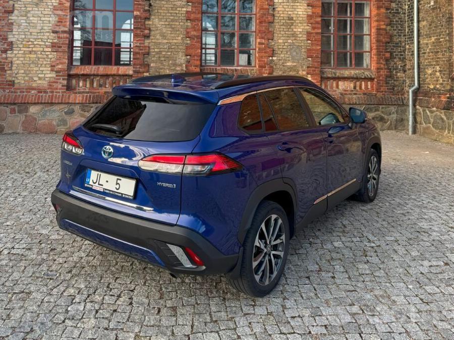 Zils Toyota Corolla Cross 2023 Ventspils, ar dzinēja tilpumu 2.00 L un nobraukumu 44 tūkst. km par 33500 €, foto 4 vietnē AUTOMOTO.COM.LV