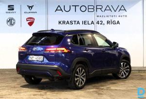 Синий Тойота Corolla Cross 2023 в Рига, объемом двигателя 2.00 л и пробегом 165 тыс. км за 24000 €, фото 2 на AUTOMOTO.COM.LV