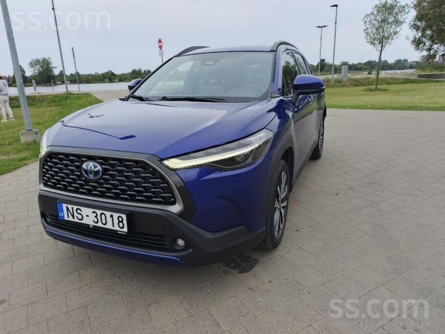 Zils Toyota Corolla Cross 2023 Rīga, ar dzinēja tilpumu 2.00 L un nobraukumu 63 tūkst. km par 29850 €, foto 1 vietnē AUTOMOTO.COM.LV
